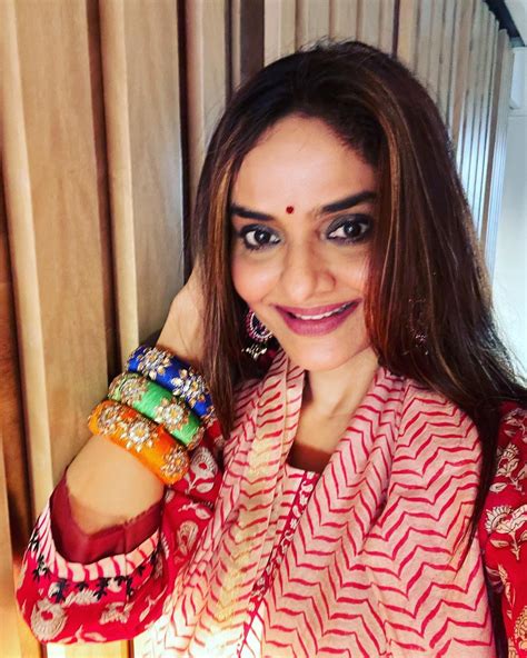 Roja Actress Madhoo On Shah Rukh Khans God Like Status Even When His Films Flop At Box Office