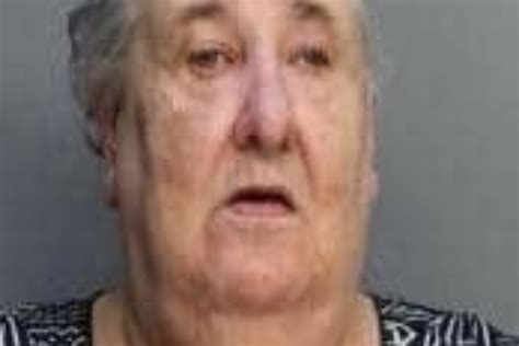Elizabeth Benavides Arrestada Por Golpear A Su Madre