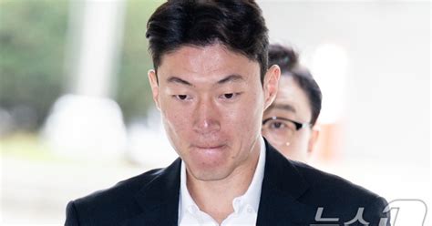 황의조 불법 촬영 혐의 모두 인정선수로서 최선의 노력을 하며 살아갈 것 선처 호소