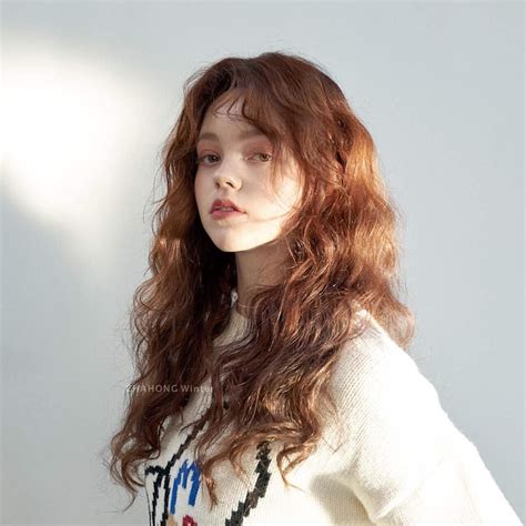 Instagram의 브랜드 차홍 공식 인스타그램님 “차홍 디자인 윈터룩 2018 Chahong Winter