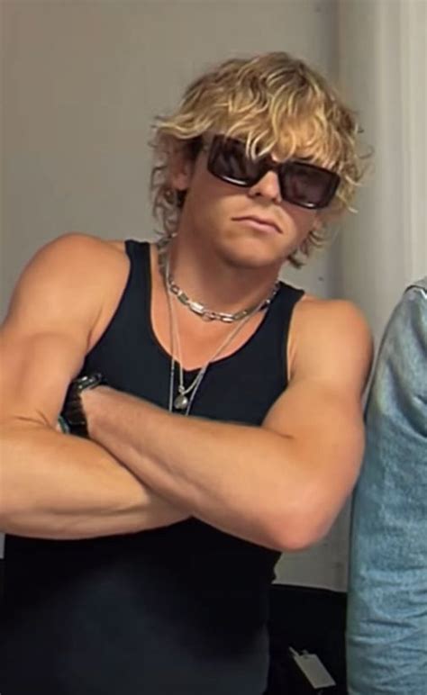 Ross Lynch Has A Party Trick And Its Grabbing His Crotch On Stage
