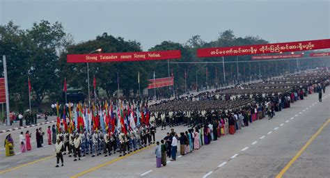 ၇၄ နှစ်မြောက်တပ်မတော်နေ့စစ်ရေးပြအခမ်းအနားကျင်းပပြုလုပ် ဗိုလ်ချုပ်မှူးကြီး မင်းအောင်လှိုင်