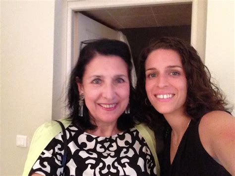 ჩემი მშობლები რომ გაშორდნენ დედასთან ერთად აფრიკაში ვცხოვრობდით მამამ ირანელი ქალი შეირთო