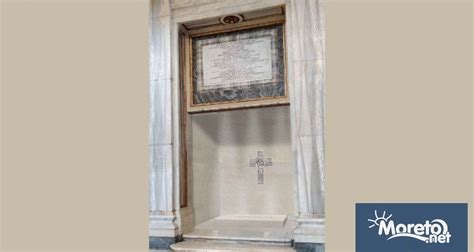 Мраморът за гроба на папа Франциск скромен символ на корени принадлежност и нежност Moreto