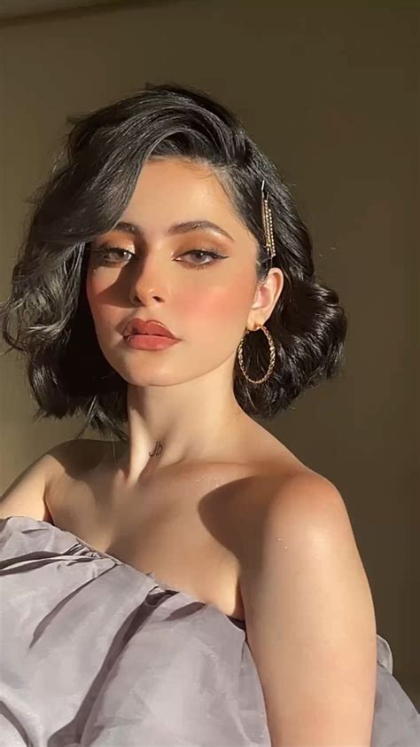 تسريحة شعر قصير 💕تسريحات تسريحةشعر تسريحةملمومه Nel 2025