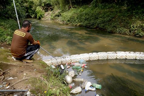 Colombo Projeto Ecológico Recolhe Lixo Do Rio Atuba Tribuna Pr