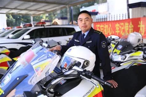 谁是光明最帅“交警”、最美“辅警”、最可爱“路长”，你说了算！ 搜狐大视野 搜狐新闻