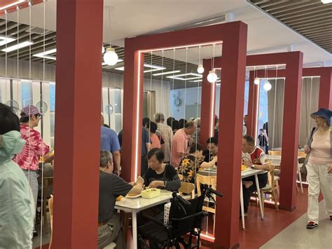 “盼了好久了！”彭浦镇小镇舒食社区双拥食堂开启试营业！在哪里？好吃吗？优惠如何？来看↑↑↑