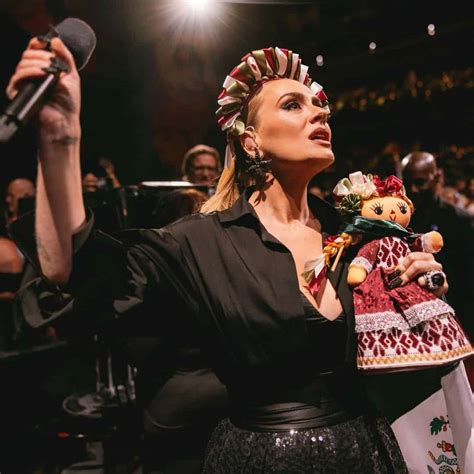 Adele La Famosa Cantante ¿es Fanática Del Dr Simi Ultima Fuente