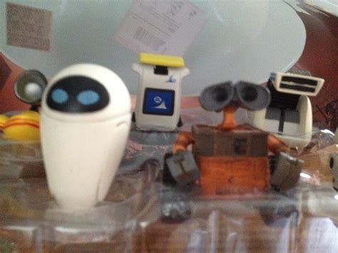 Dan The Pixar Fan WALL E Disney Store Figure Set