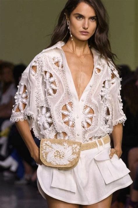 Pin de Marina Kuralenko em белые рубашки | Looks chic, Moda, Looks chiques