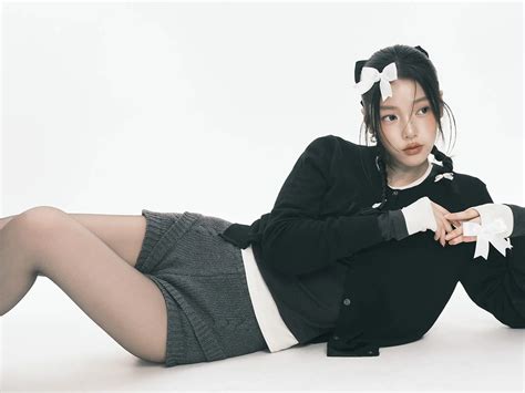 全网爆火的蝴蝶结韩杂少女写真来啦