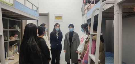 齐心抗疫，情暖校园——校党委书记王艳红走访酒店管理学院宿舍看望学生 酒店管理学院