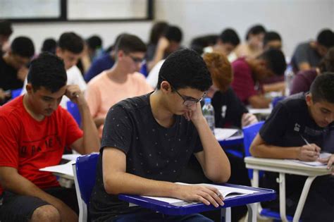 Mais de 2 mil vagas confira os concursos que abrem as inscrições nesta