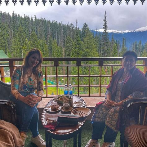 तारक मेहता का उल्टा चश्मा के विवादों के बीच बबीता जी कश्मीर में खास