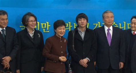 한나라 비대위 현 정부 실세 용퇴론 파장
