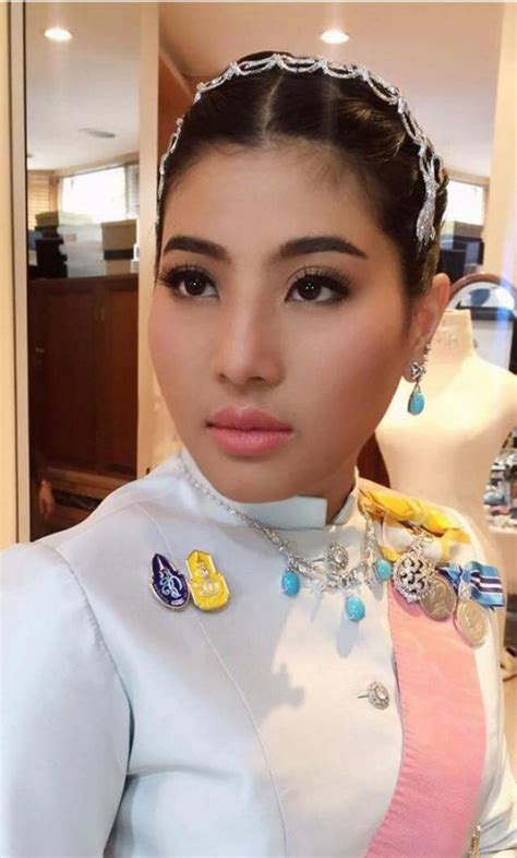 ทรงพระสิริโฉมงด Jsp Thailand Ceo ครีมกันแดดใยไหม ครีมสลายฝ้า