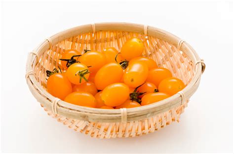 흰색 바탕에 대나무 체에에서 신선한 노란색 체리 토마토 0명에 대한 스톡 사진 및 기타 이미지 0명 과육 과일 Istock