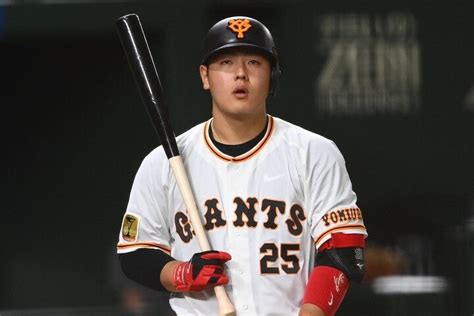 「中田翔に岡本離脱はあかんて」左手に死球の岡本和真が途中交代。“頼れる4番”の負傷に悲痛の叫び「洒落にならん」 The Digest