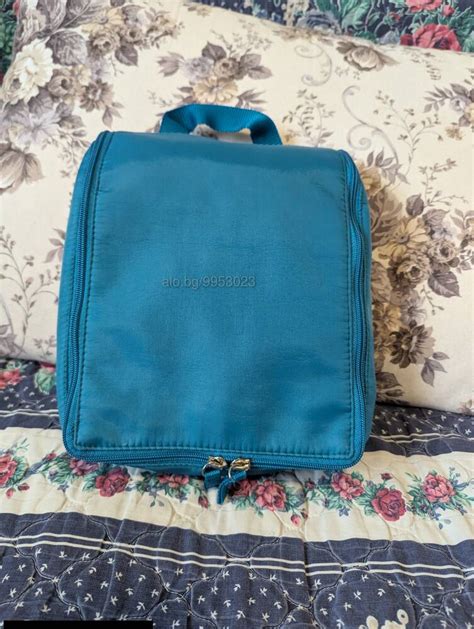 Несесер за пътуване Аксесоари София Несесер удобен за пътуване с размери 6 19 6 Без