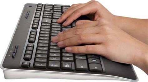 Logitech Wireless Combo Mk520 With Keyboard And Mouse 920 002601 Buy Best Price In Uae Dubai