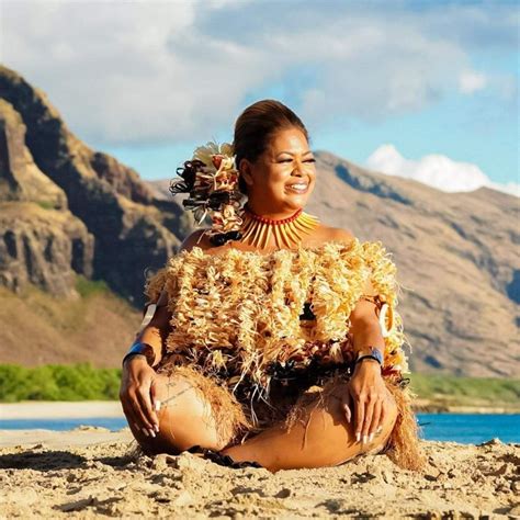 Pin By Susan Manuma On Tuiga Fau We Are Samoa Taupou Dressed Over The Years Hawaiian Woman