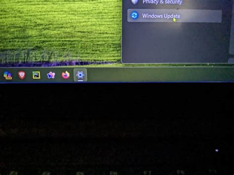 Help Theres A Weird Line Below My Taskbar R Windowshelp