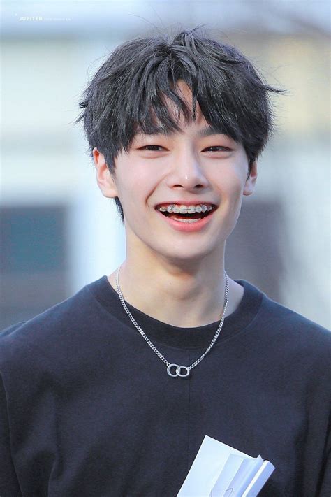 In인jeongin정인 Aienyongin Foto Di Ragazzi Celebrità Foto