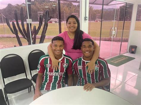multa de R 374 milhões Fluminense assina primeiro contrato