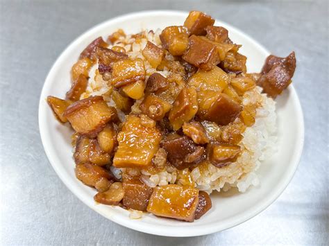 【台南美食】大勇街無名鹹粥 米其林必比登推薦！新鮮好吃、料多實在、人潮絡繹不絕！ 用快門記錄著生活