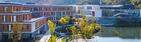新学期 新气象 人文与设计学院领导班子带队走访寝室深入课堂 人文与设计学院