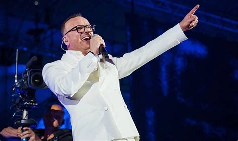 Gigi Dalessio Con Uno Come Te A Piazza Del Plebiscito A Napoli L