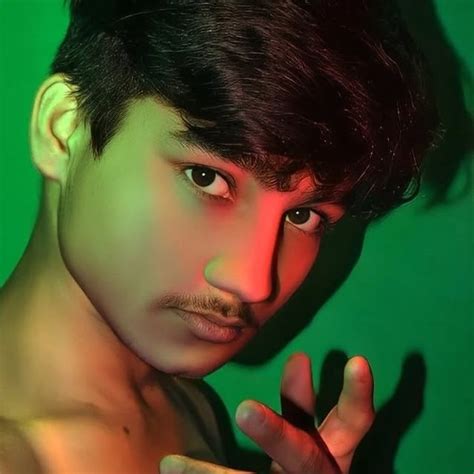 𝑺𝒂𝒕𝒚𝒂𝒎 📸💸 Urfevsatyam • Threads Say More