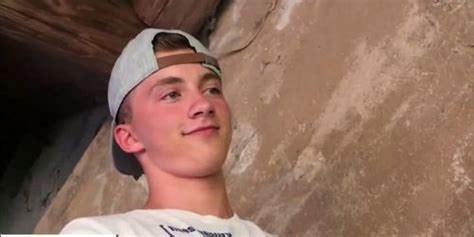 Gay Outdoor Backyard Bareback Fuck