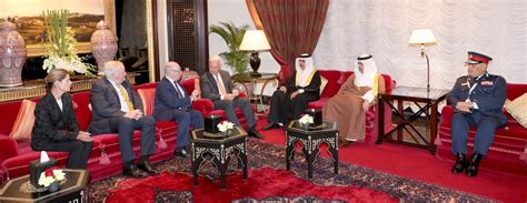 وزير الداخلية يلتقي وفدا برلمانيا بريطانيا ويؤكد أهمية قضايا حوار