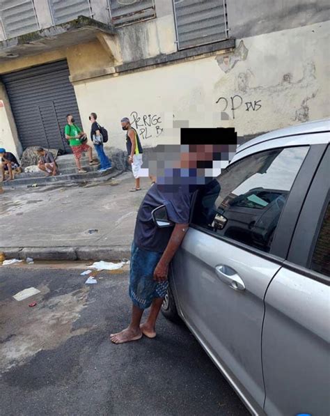 Homem morre em pé e encostado em carro em Santos Diário do Litoral