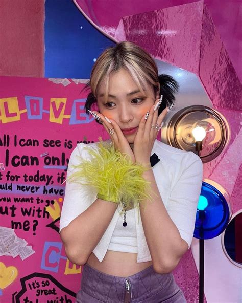 Itzy Pics On Twitter Itzy Instagram Update Korean Girl