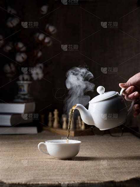 热 茶 杯 室内 背景聚焦 黑色 垂直画幅 纺织品 热饮 家庭生活