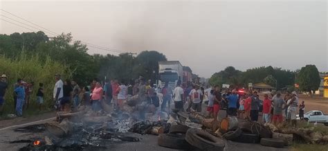 Manifestantes bloqueiam BR 010 em Aurora do Pará LIG News