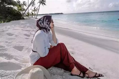 Ootd Pantai Simple Bikin Anda Pede Liburan Topwisata