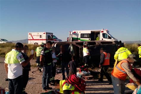 Familia Sufre Una Aparatosa Volcadura