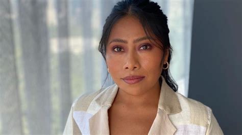 Yalitza Aparicio Presume Conjunto De Lino Con Transparencias Ideal Para