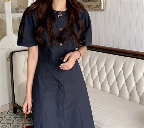 Yy 여성 절개 롱 원피스 라운드넥 금장 버튼 트임 포켓 슬림 격식 세련 하객 페미닌 여리여리 러블리 데일리 캐주얼 스타일 패션