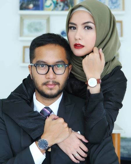 Deretan Artis Indonesia Yang Menikah Dengan Berondong Blog Unik