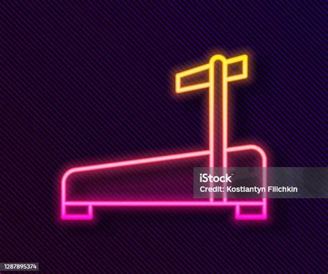 검은 색 배경에 고립 된 빛나는 네온 라인 러닝 머신 머신 아이콘 벡터 강사에 대한 스톡 벡터 아트 및 기타 이미지 강사 건강한 생활방식 걷기 Istock