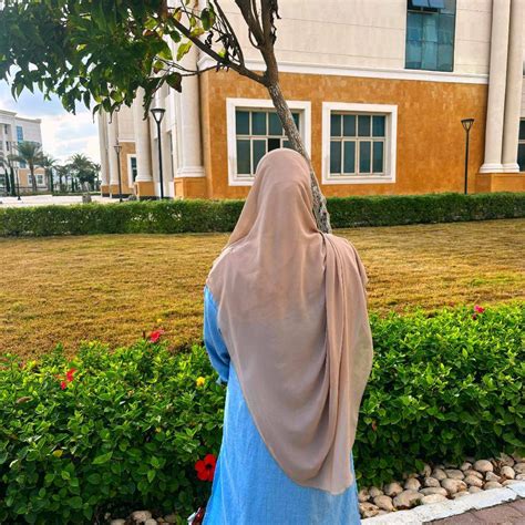 Mnu بلاغ الي السادة المسؤولين بالجامعه البيدج الزبالة دي عاملها طلاب