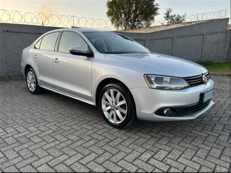Volkswagen Jetta 5 carros por até R 85 mil à venda no Mega Feirão