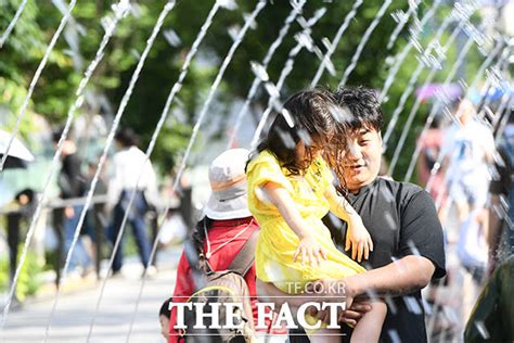 서울 올여름 첫 폭염주의보낮 최고 35도 생활문화 기사 더팩트