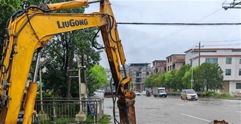 嘉禾县公路建设养护中心：迎雨而上保畅通腾讯新闻