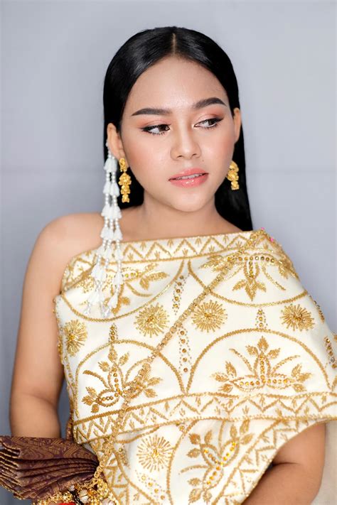 អីយ៉ាស់ធ្មេចបេីកៗពេញក្រមុំបាត់ នៅចាំអូនបានទេ ឃុយ មុីហៀង ឥឡូវធំពេញវ័យ